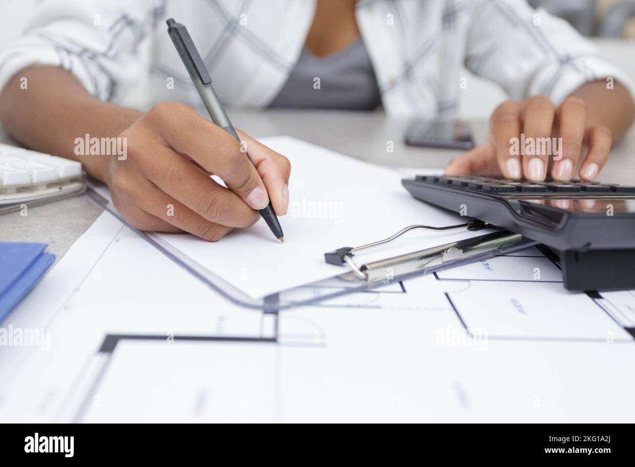 woman is writing a notes in a clipboard Stock Photo - Alamy