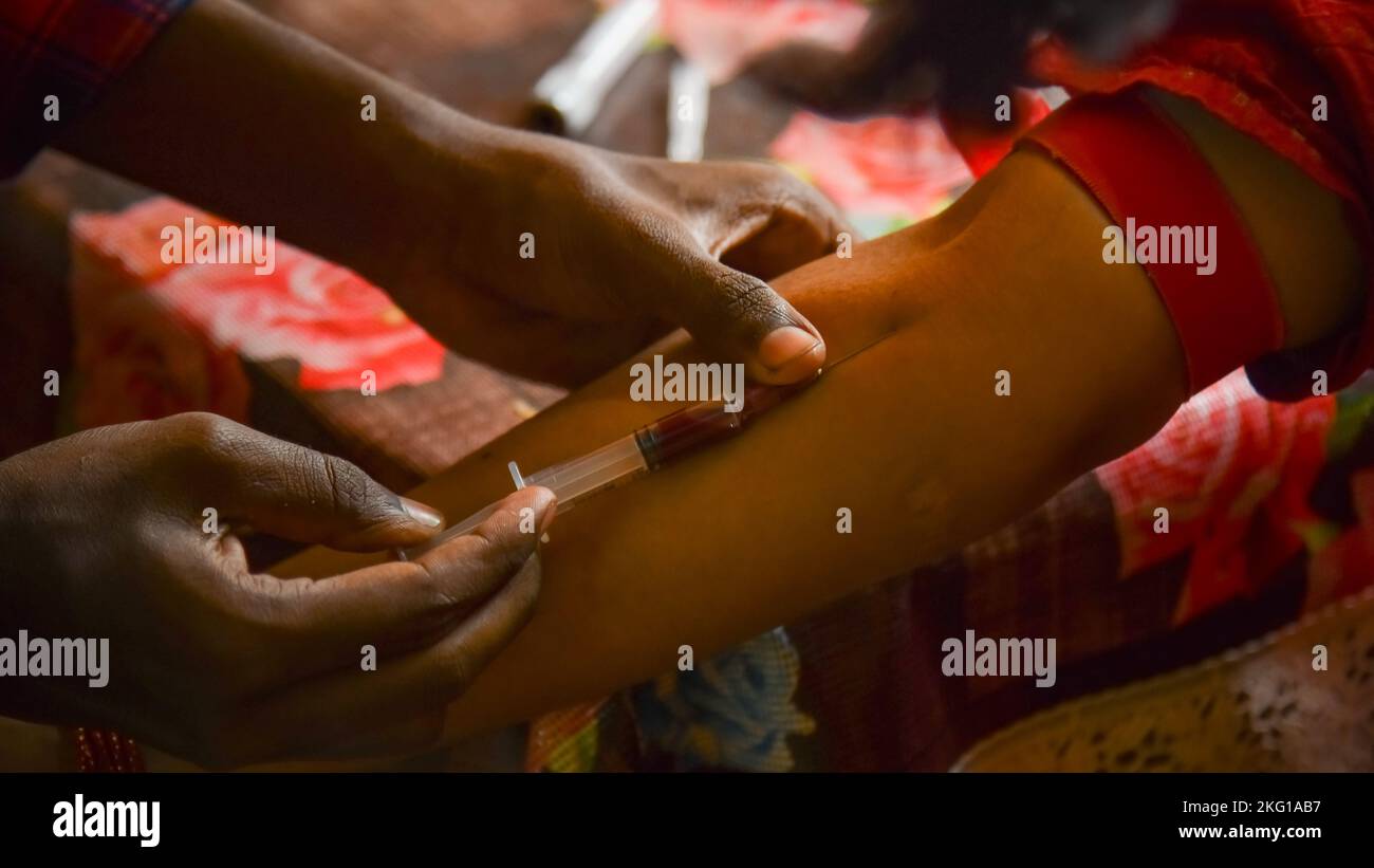 Injection pregnant doctor hands injection hi-res stock photography and ...
