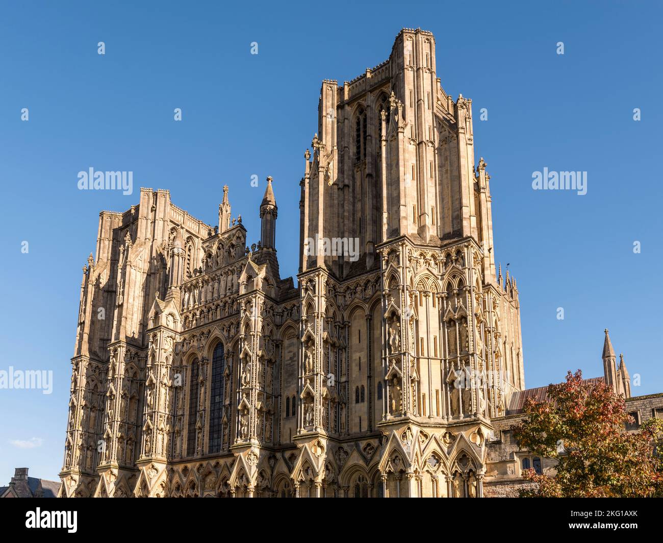 Medieval english gothic architecture hi-res stock photography and ...
