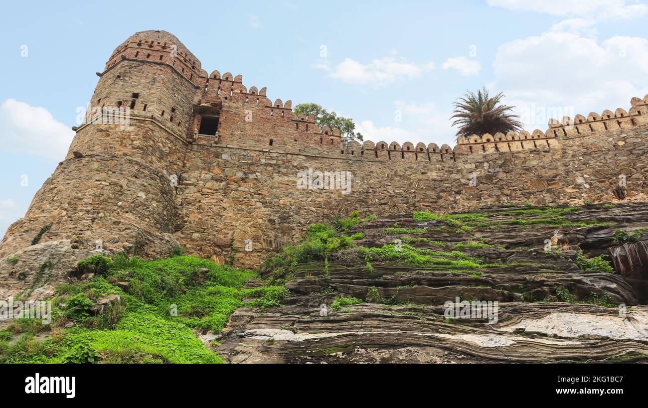 Fortification and Gun Turrets around the Main Palace Complex ...