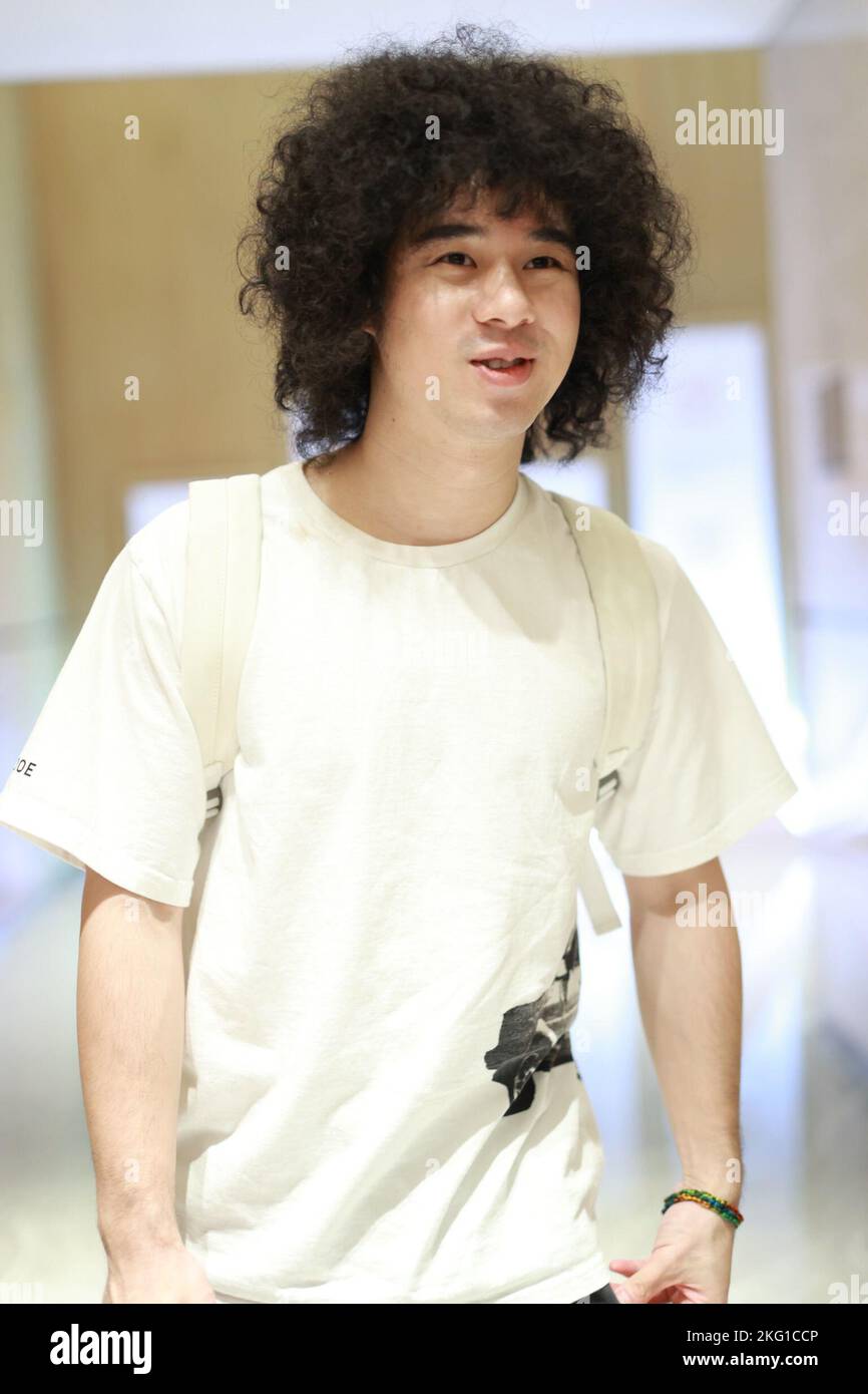 Hong Kong singer Mike Tsang Pei Tak appeared on the street in Shanghai ...