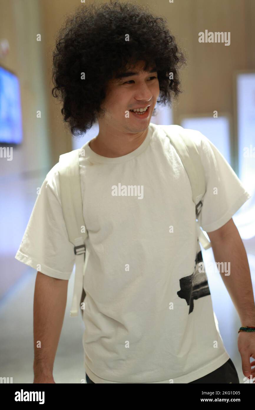 Hong Kong singer Mike Tsang Pei Tak appeared on the street in Shanghai ...