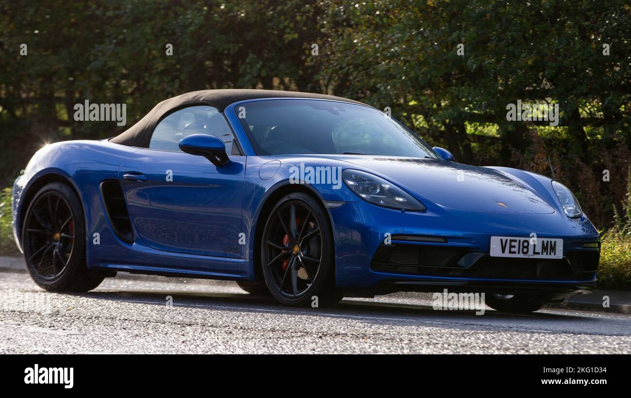 Blue porsche car hi-res stock photography and images - Alamy