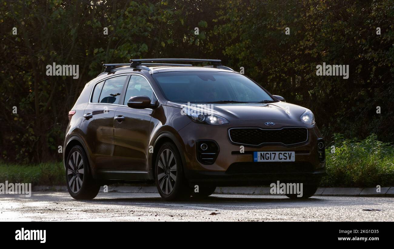 Bronze car hi-res stock photography and images - Alamy