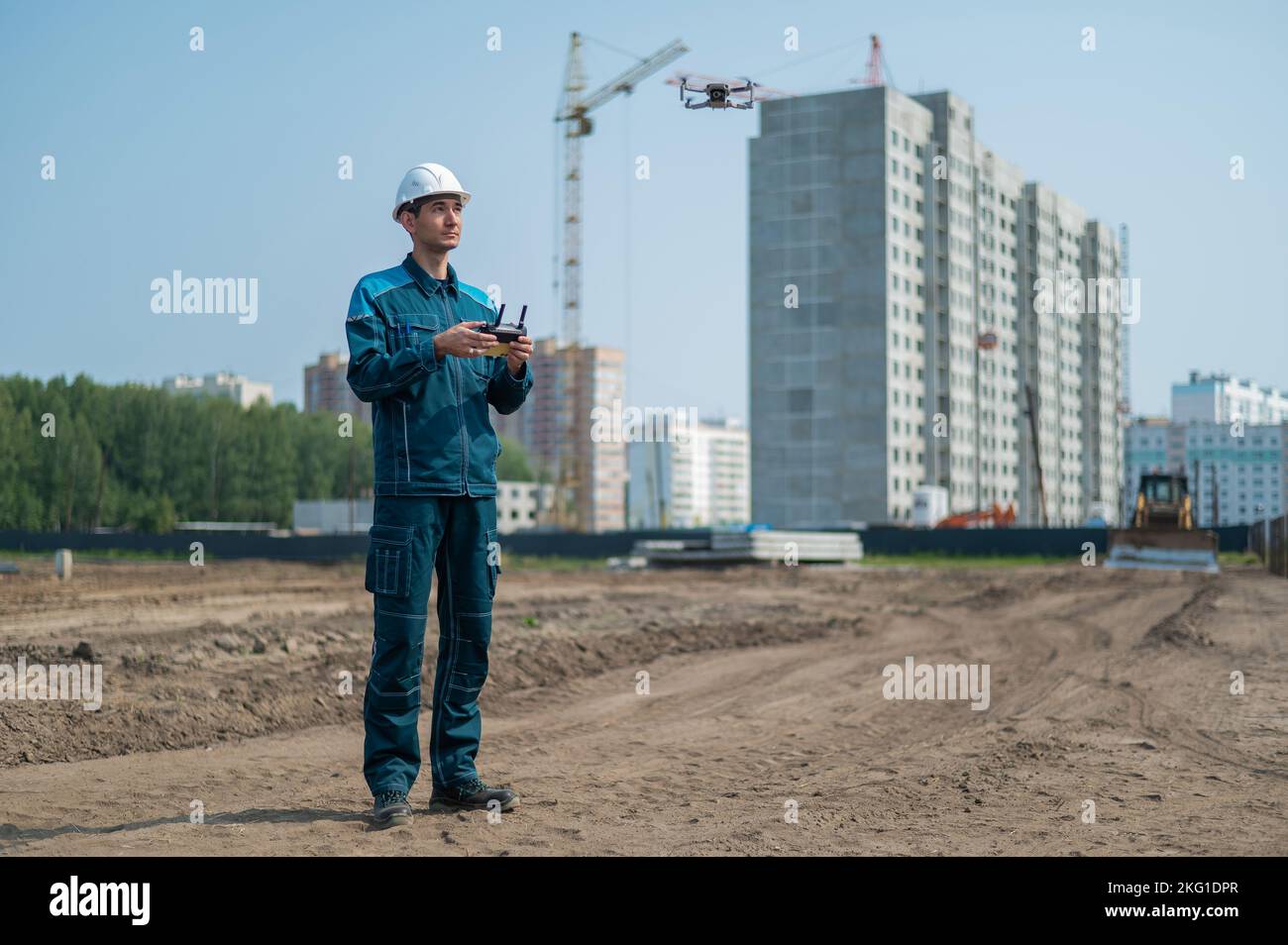Man filming construction site hi-res stock photography and images - Alamy