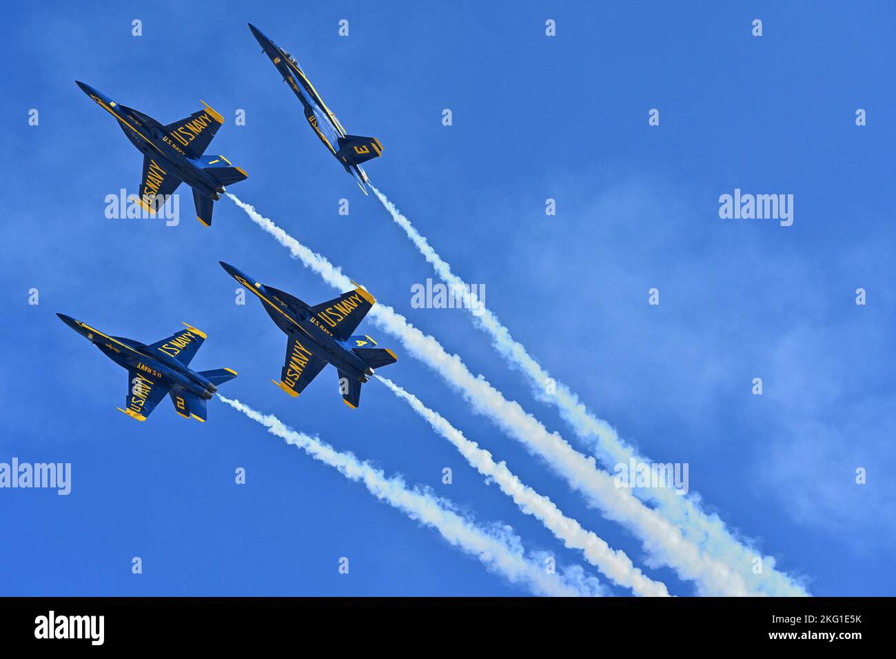 JACKSONVILLE, FL. (Oct. 22, 2022)The Blue Angels perform their amazing ...