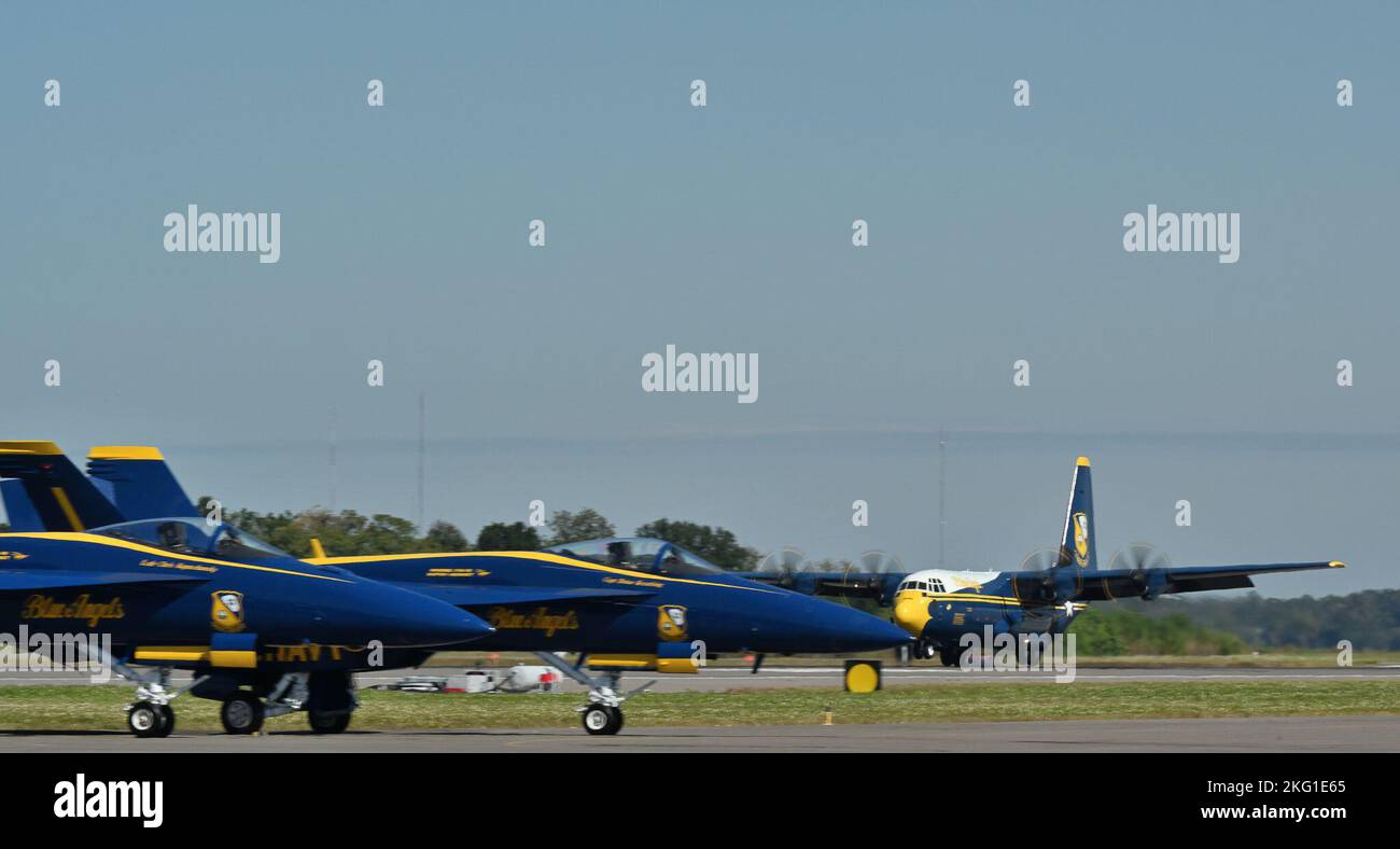 JACKSONVILLE, FL. (Oct. 22, 2022)The Blue Angels support aircraft, Fat ...