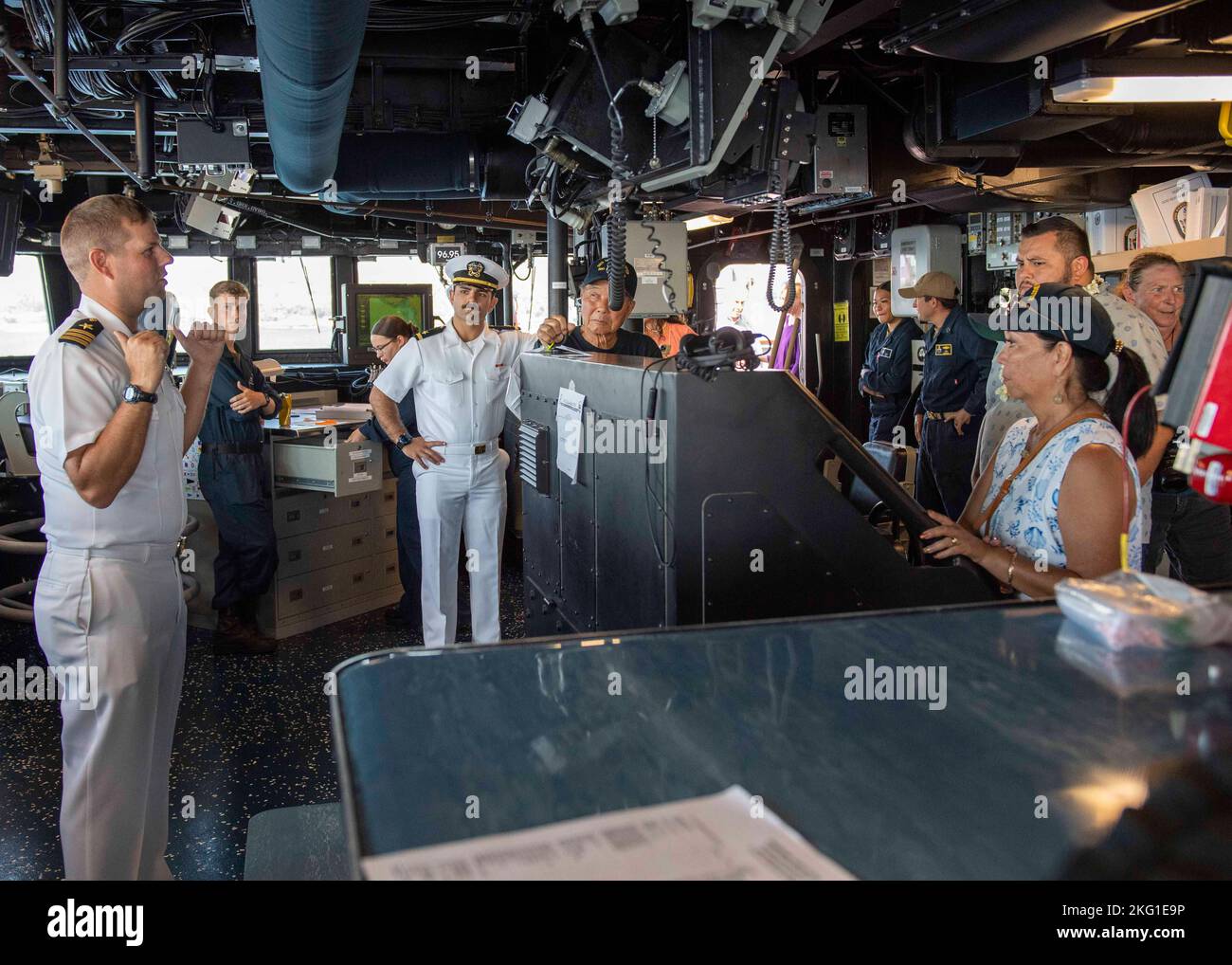 221021-N-OA516-1337 KAILUA-KONA, HAWAII (Oct. 21, 2022) – Cmdr. Dave ...