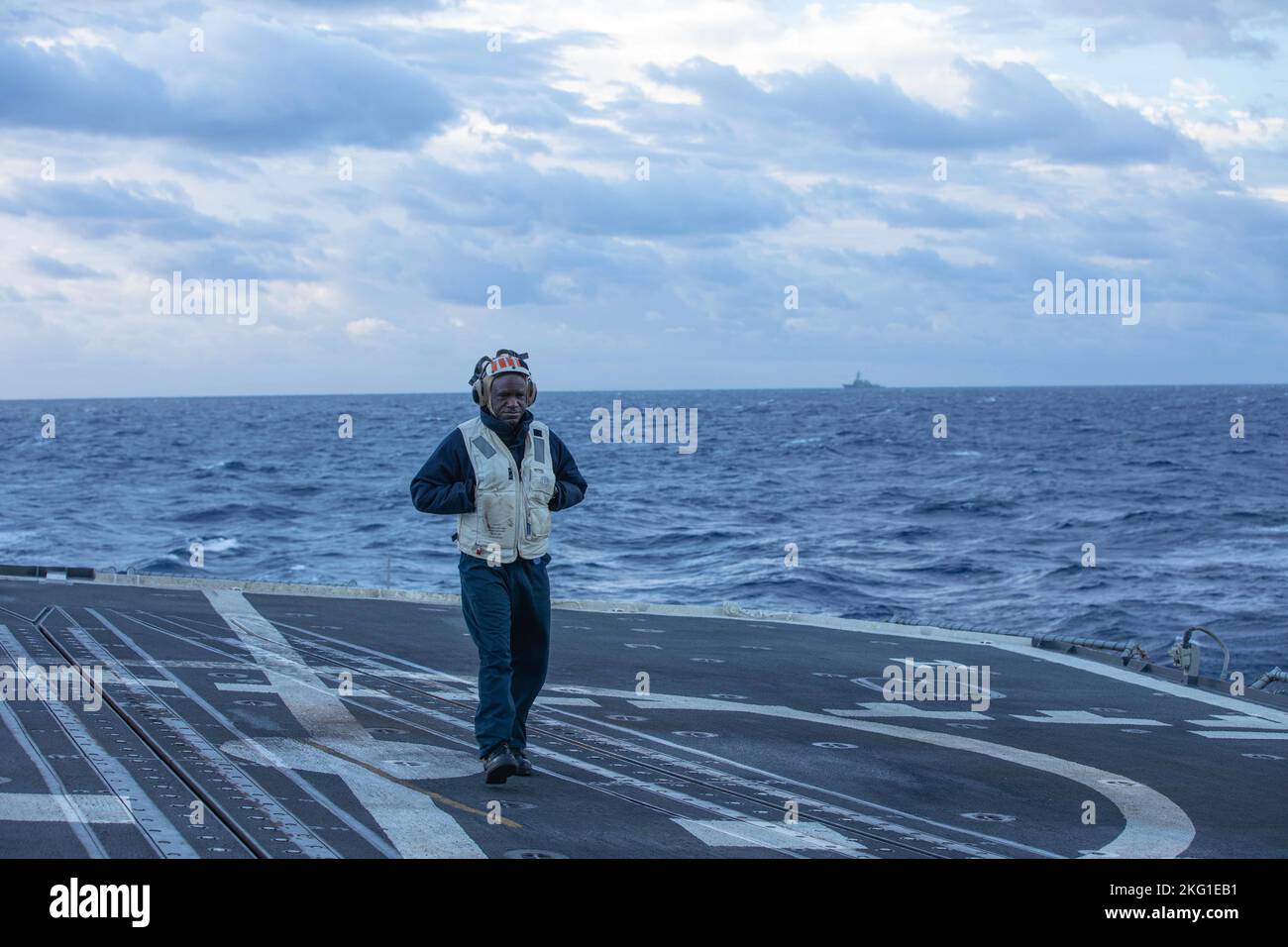 221022-N-LK647-1094 ATLANTIC OCEAN—Senior Chief Boatswain’s Mate ...