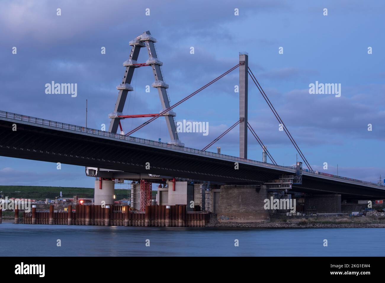 Pylon and bridge hi-res stock photography and images - Alamy