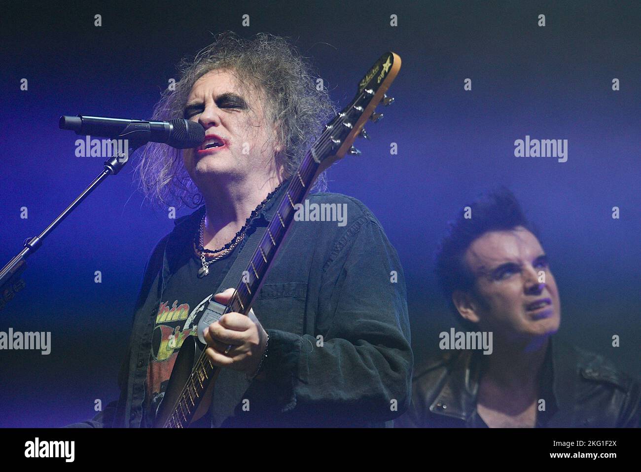 The cure in concert hi-res stock photography and images - Alamy