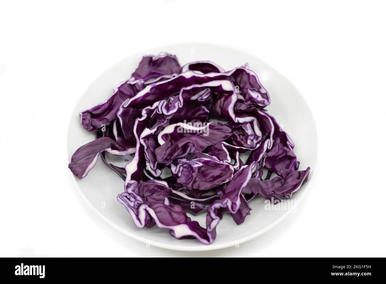 Shredded purple cabbage in a white bowl Stock Photo - Alamy