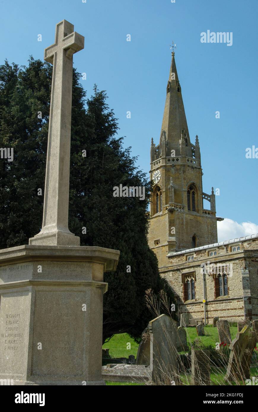 Church of St Mary and a cross of sacrifice in the village of Wilby ...