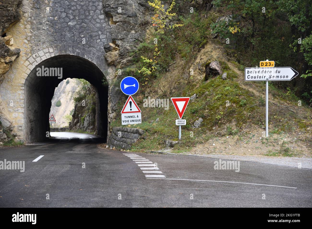 Tunnel road sign hi-res stock photography and images - Alamy