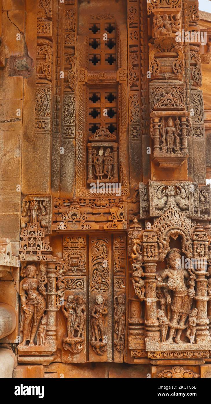 Carved sculptures on the Sas Bahu or Sahastra Bahu Temple, Nagda ...