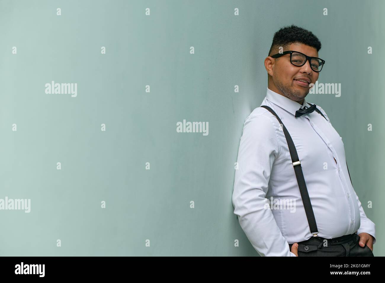 Man leaning against wall hi-res stock photography and images - Alamy