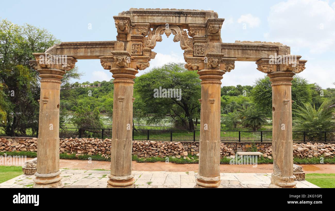 Entrance Arch of Sas Bahu or Sahastra Bahu Temple, Nagda, Rajasthan ...