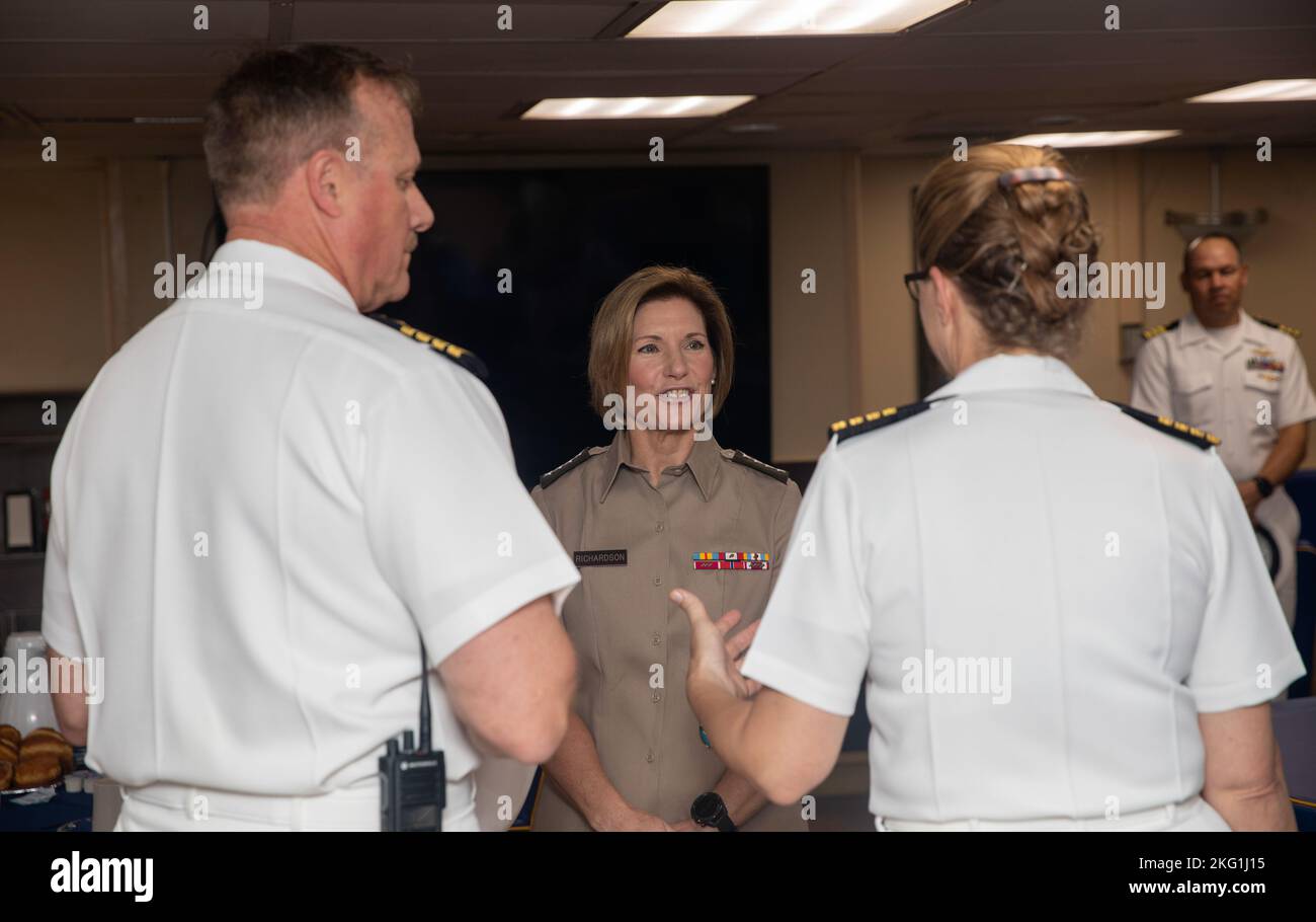 221023-N-VQ841-1121 MIAMI (Oct. 23, 2022) Gen. Laura J. Richardson ...