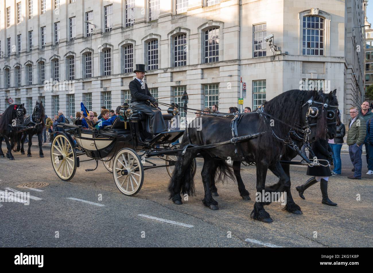 Horse drawn open carriage carries City of London dignitaries in ...