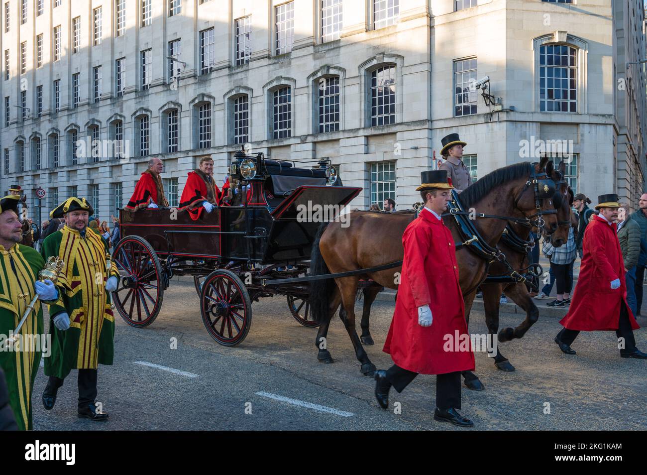 Horse drawn open carriage carries City of London dignitaries in ...