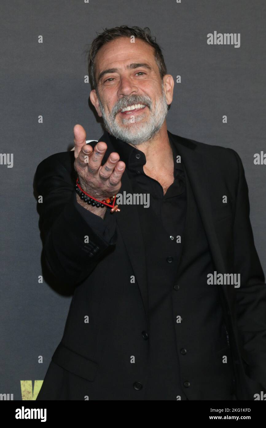 LOS ANGELES - NOV 20: Jeffrey Dean Morgan at The Walking Dead Finale at ...