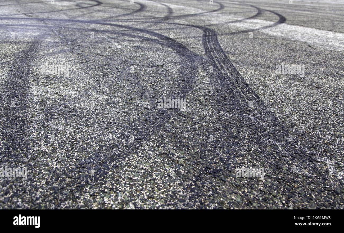 Detail of wheel marks on a mountain road, clandestine car race Stock ...