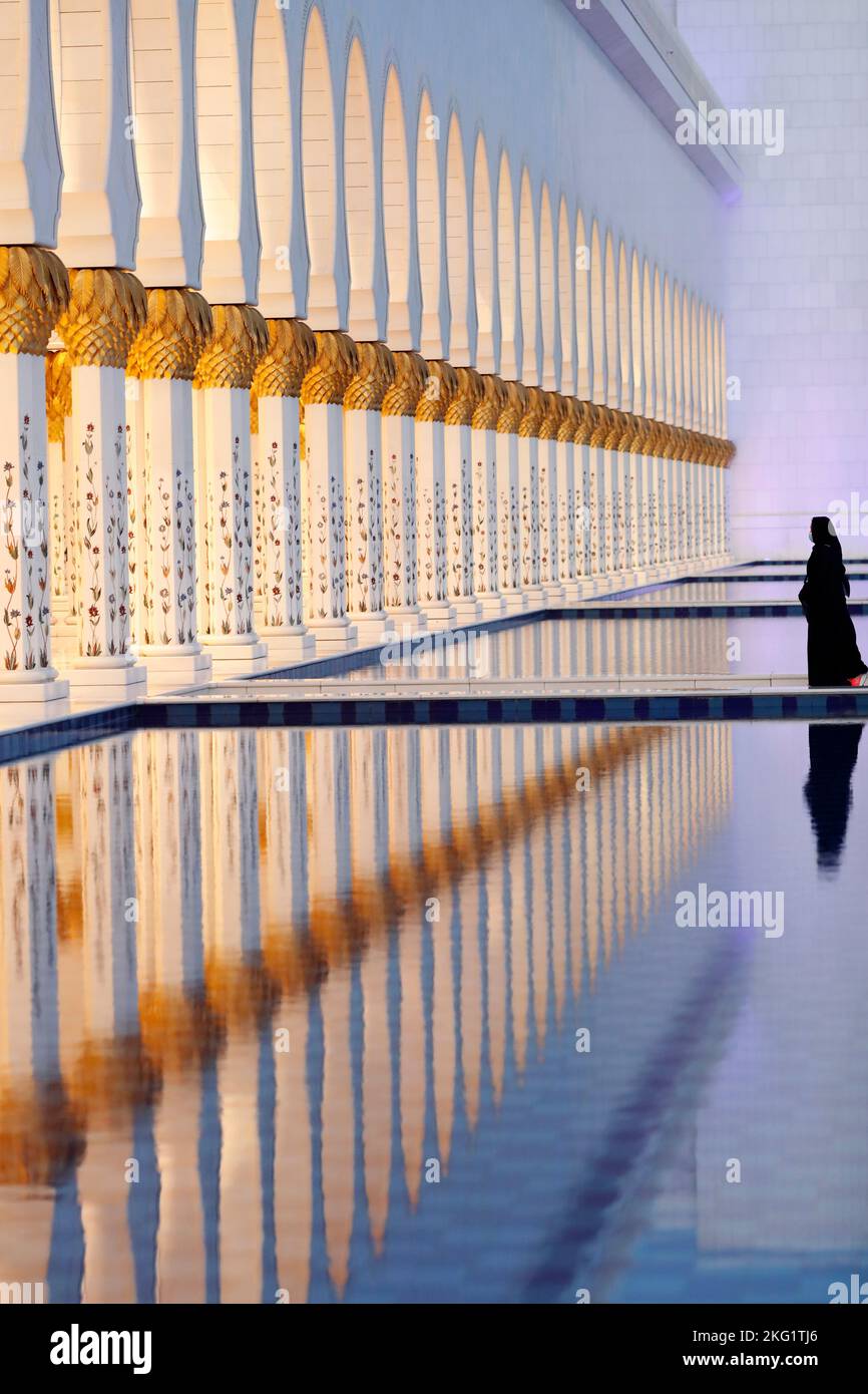 Sheikh Zayed Grand Mosque. Architecture. The Mosque has 1096 columns in ...
