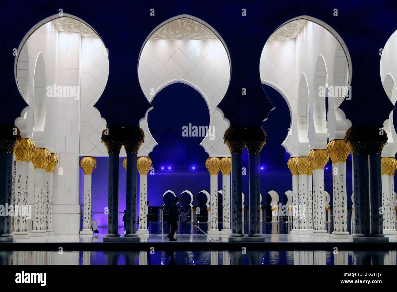 Sheikh Zayed Grand Mosque. Architecture. The Mosque has 1096 columns in ...