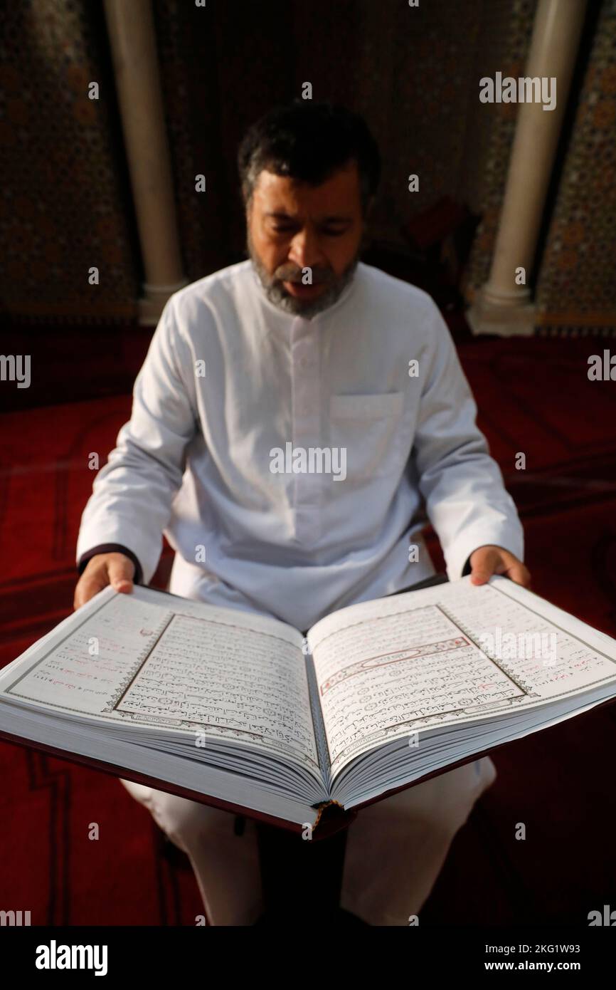 Geneva mosque hi-res stock photography and images - Alamy