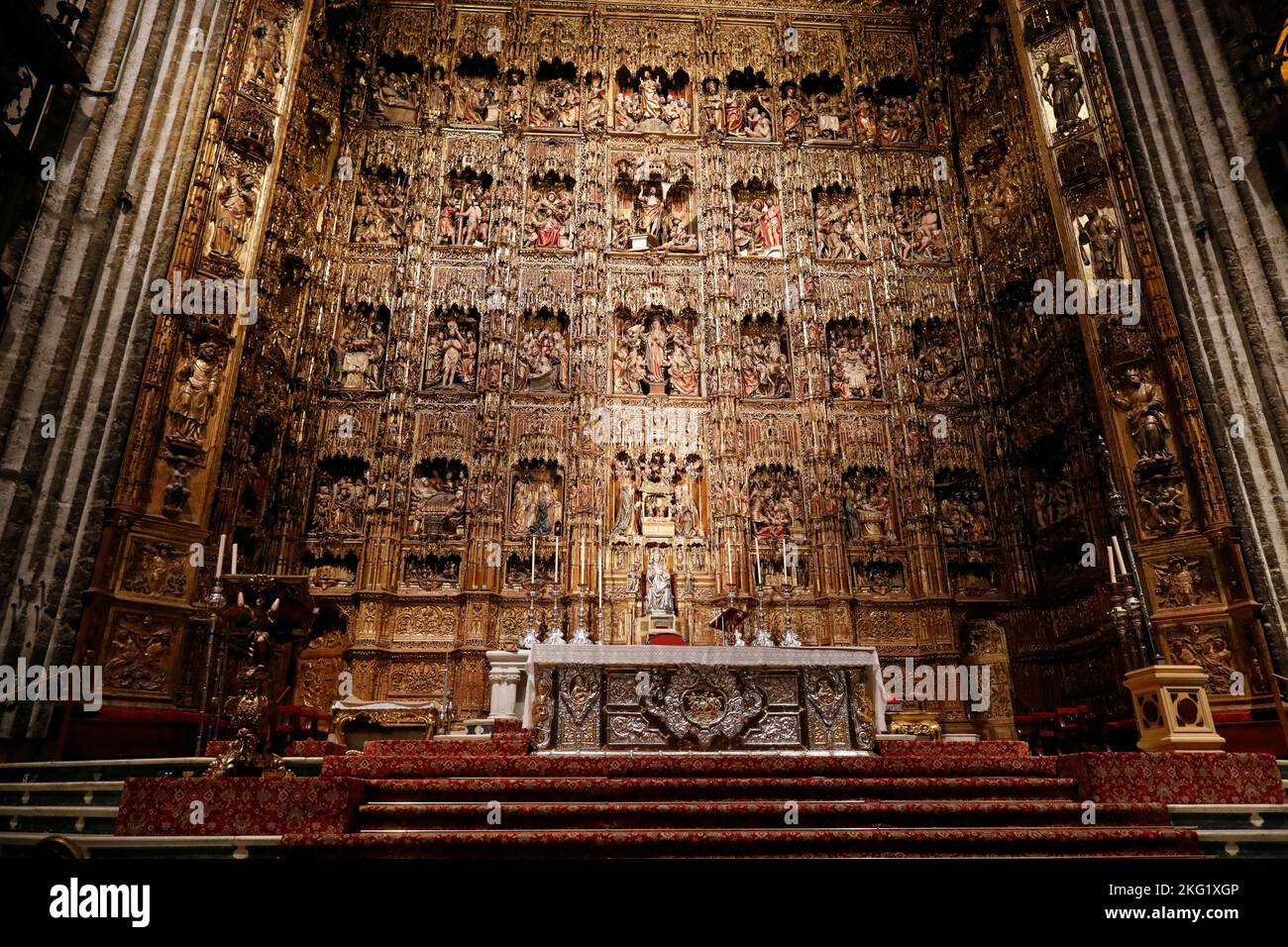 Seville Cathedral. Golden main altar with biblical figures. Spain Stock Photo - Alamy