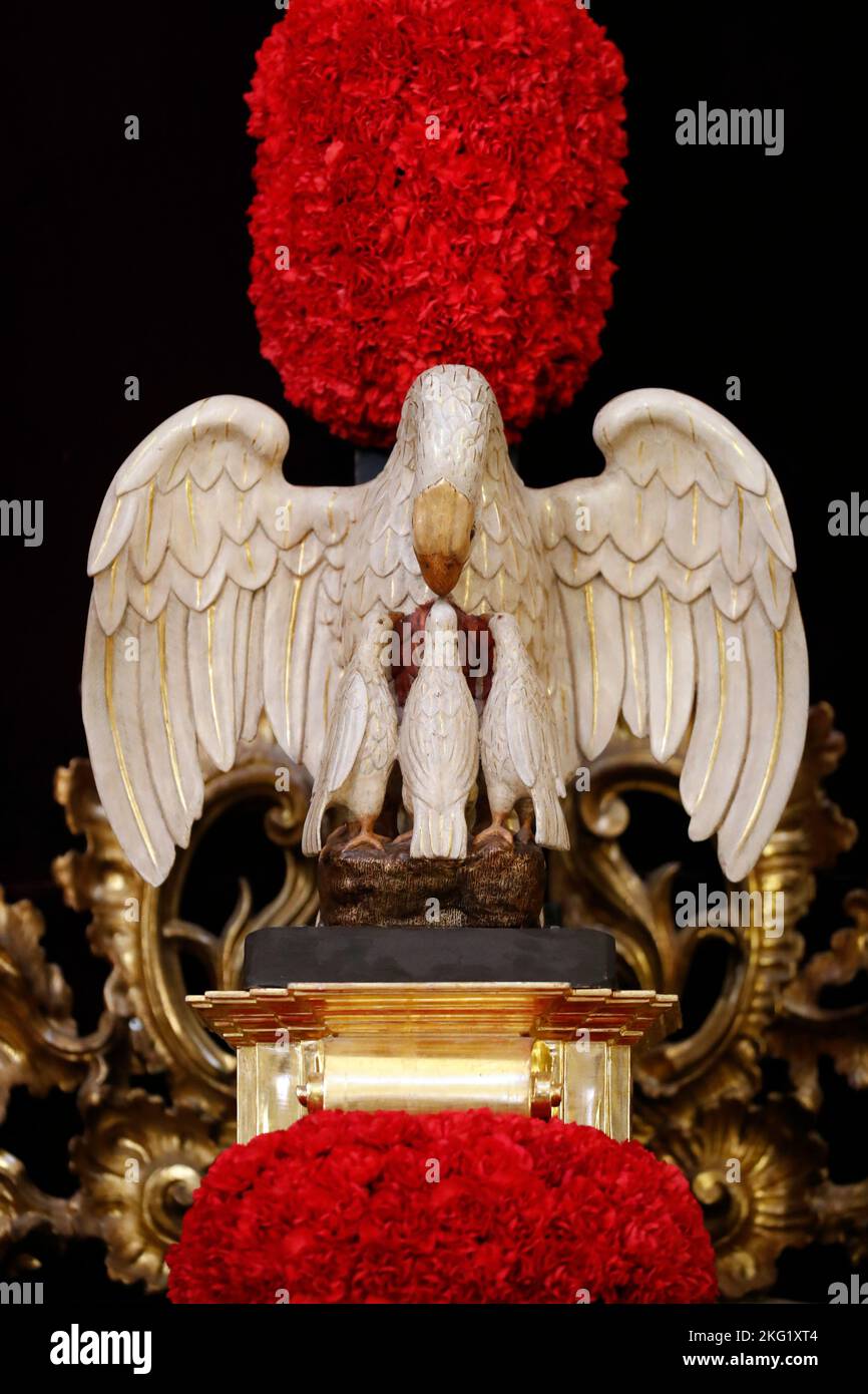 Pelican symbol passion jesus eucharist hi-res stock photography and ...