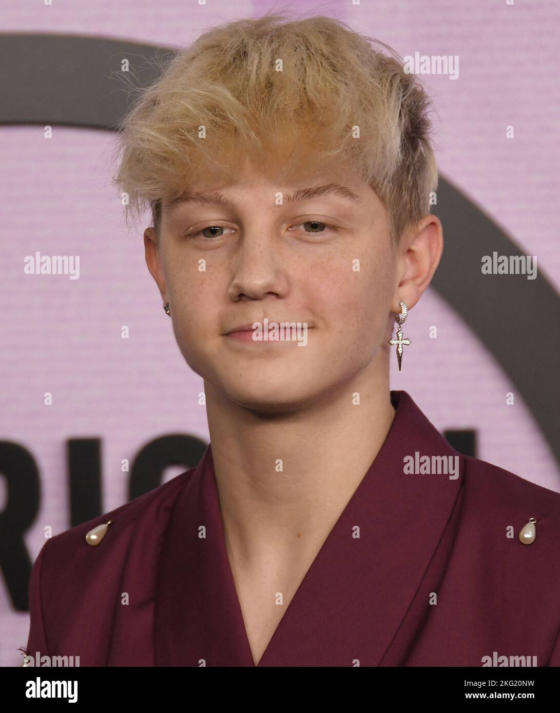 Stefan Benz arrives at the 2022 American Music Awards held at the ...