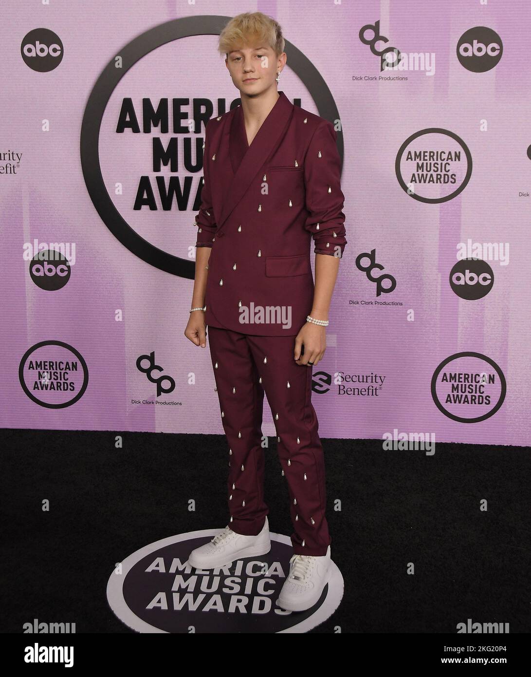 Stefan Benz arrives at the 2022 American Music Awards held at the ...