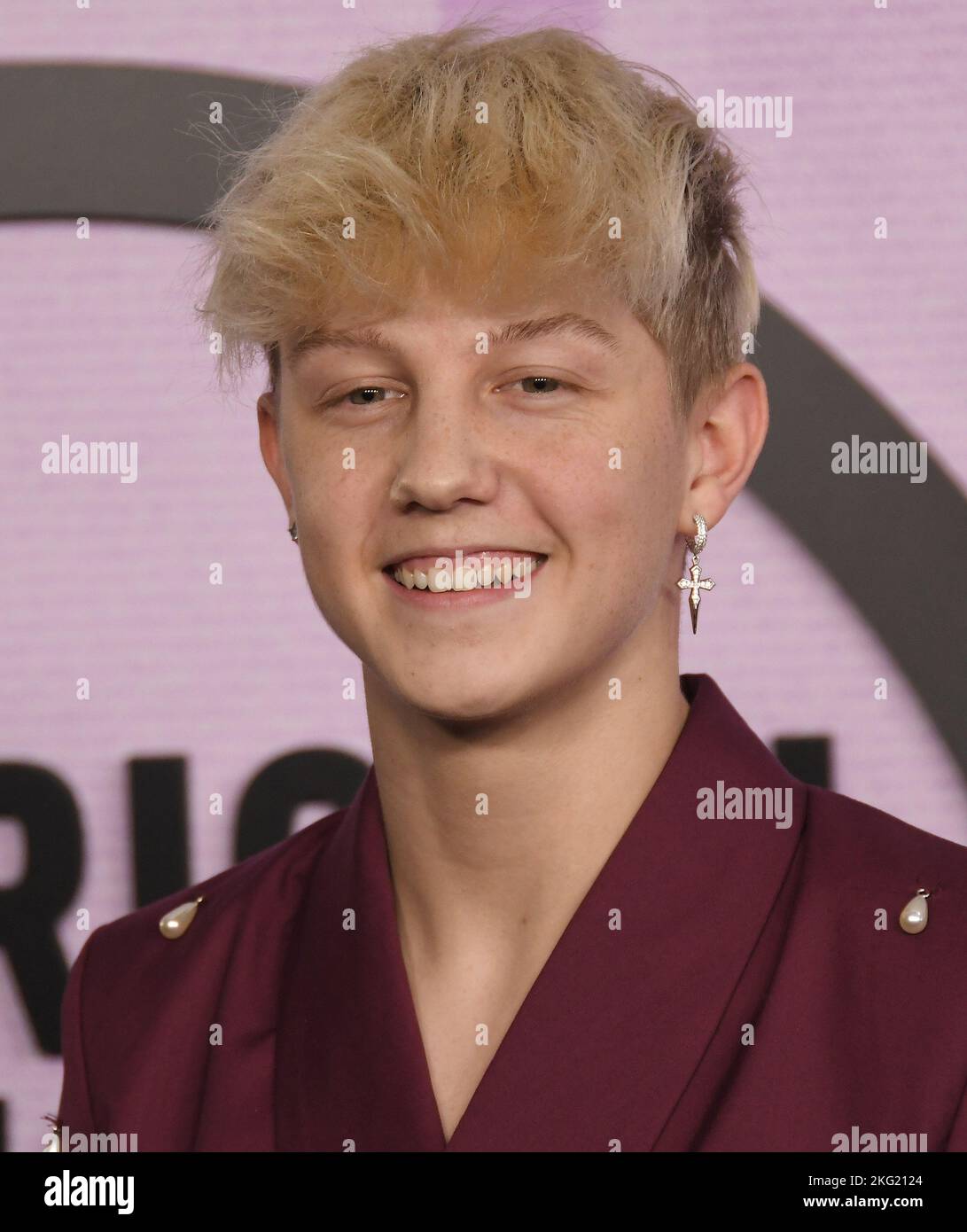 Stefan Benz arrives at the 2022 American Music Awards held at the ...