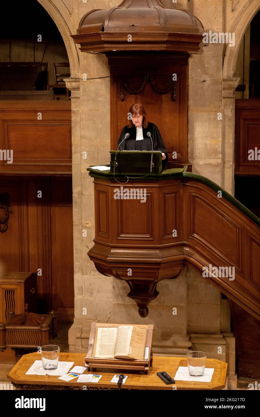 Clergywoman standing and speaking at the pulpit of the Oratoire du ...