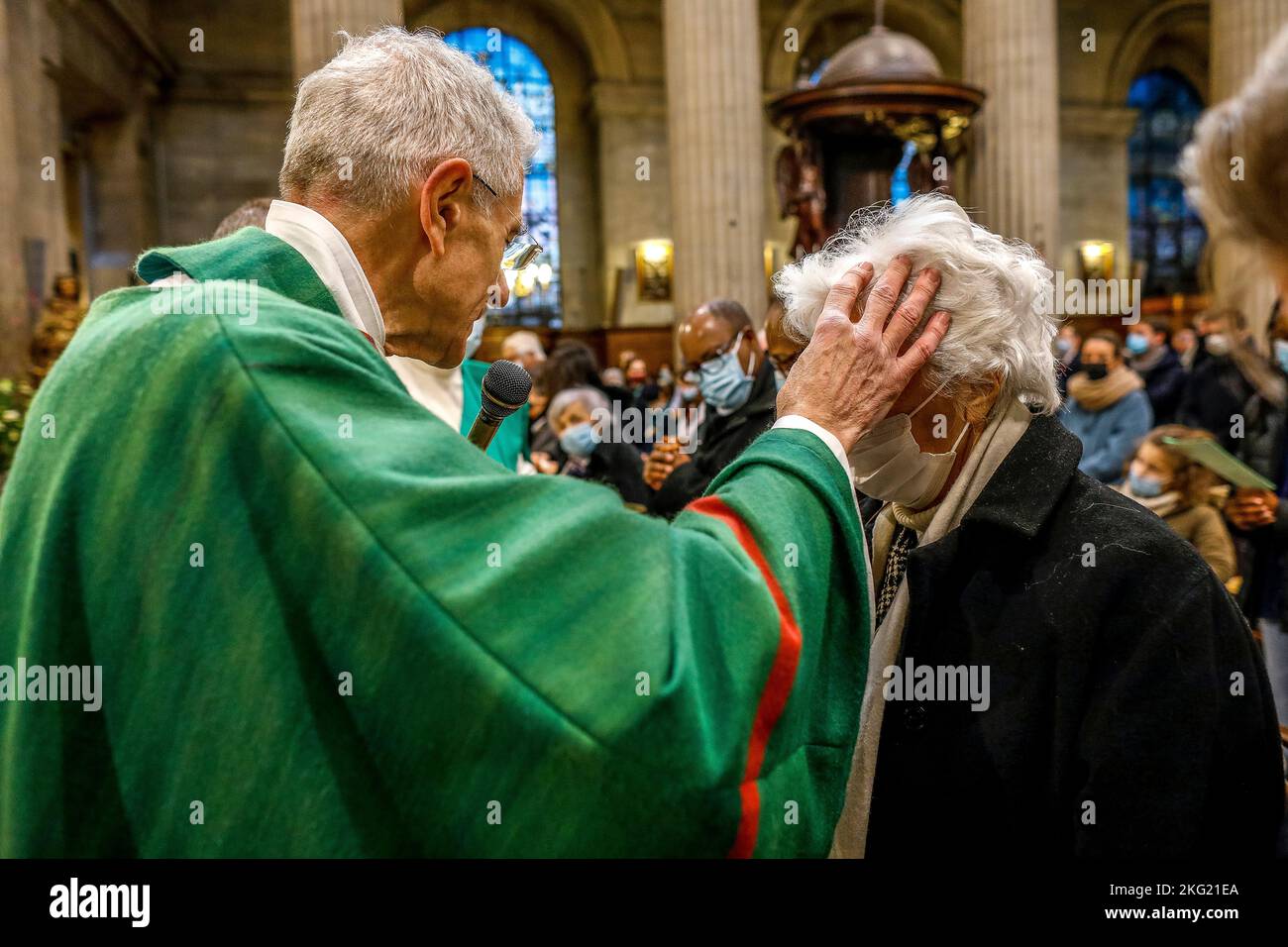 Sunday mass in Saint Philippe du Roule catholic church, Paris ...