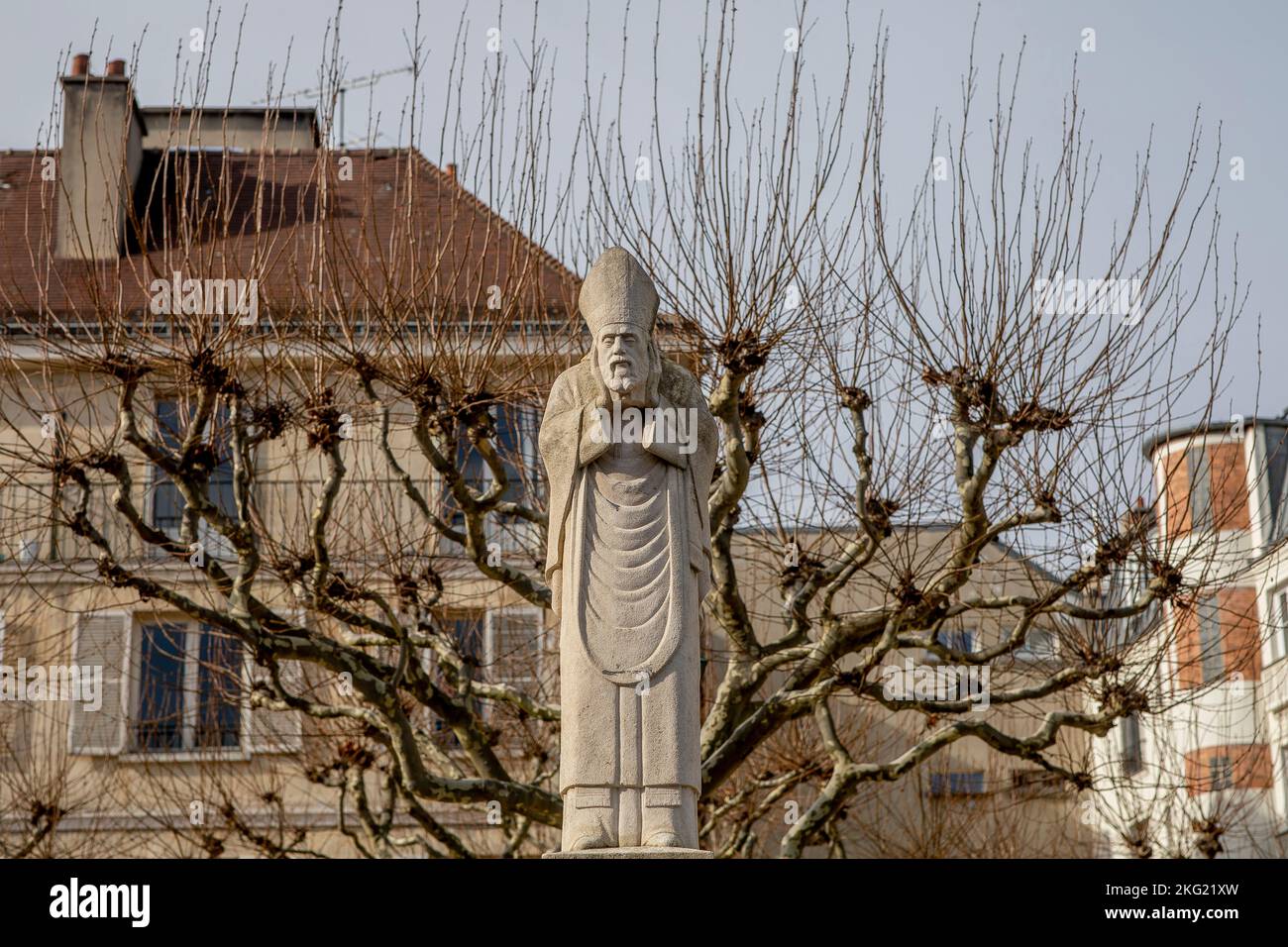 Statue of Saint Denis in a park in Paris, France Stock Photo - Alamy