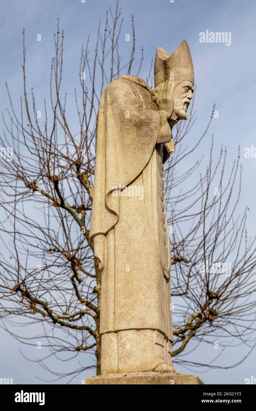 Statue of Saint Denis in a park in Paris, France Stock Photo - Alamy