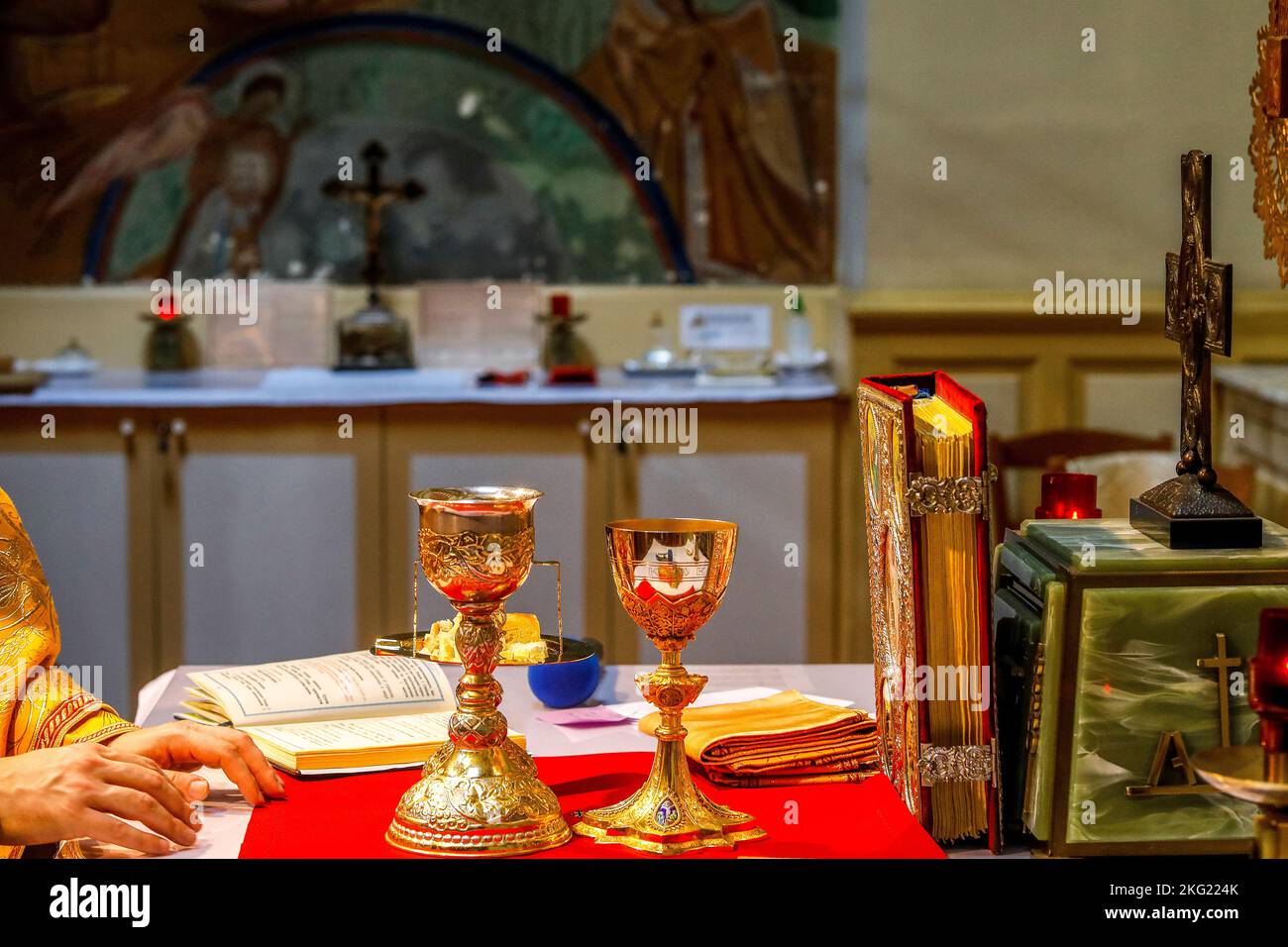 Mass in Saint Volodymyr Greek catholic Ukrainian cathedral, Paris ...