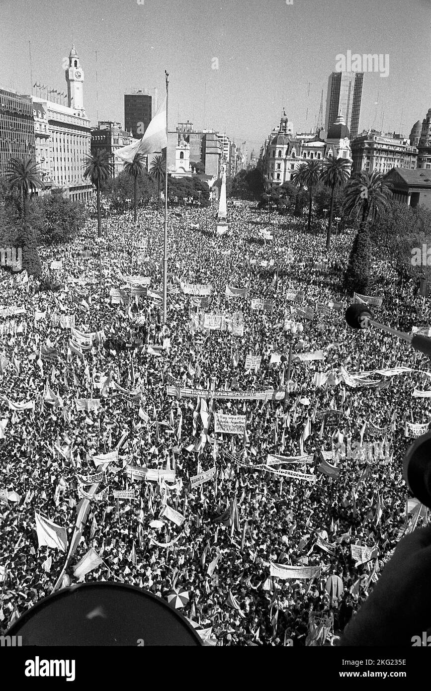 Enthusiastic demonstrators gather at the Plaza de Mayo in front of the ...