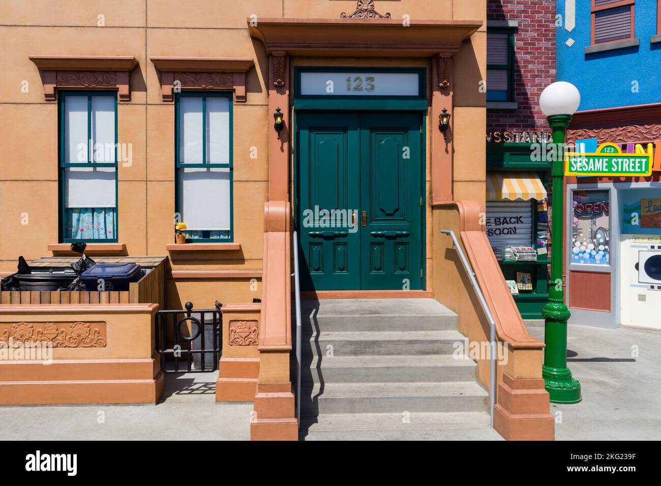 Sesame street tv show hi-res stock photography and images - Alamy