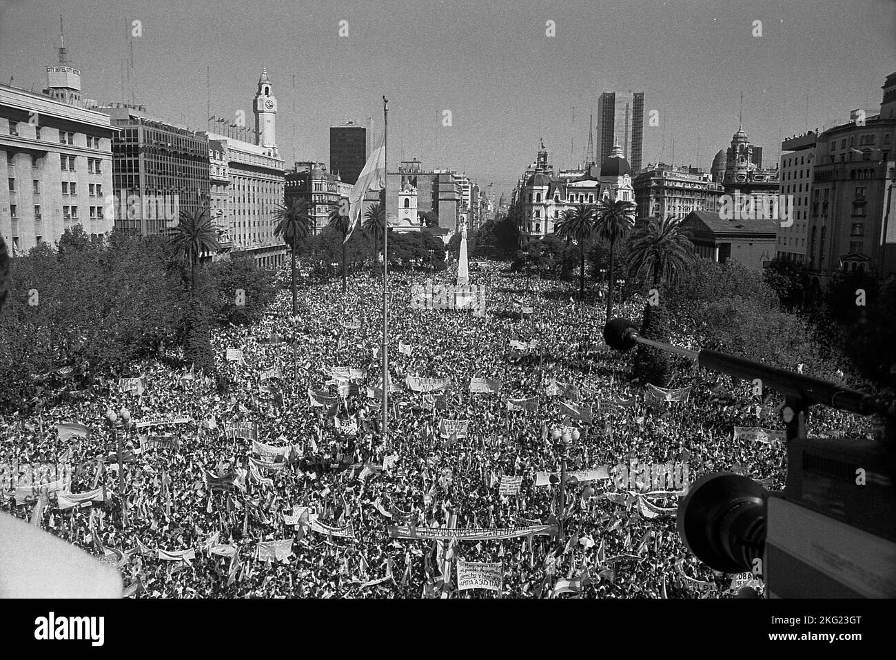 Enthusiastic demonstrators gather at the Plaza de Mayo in front of the ...
