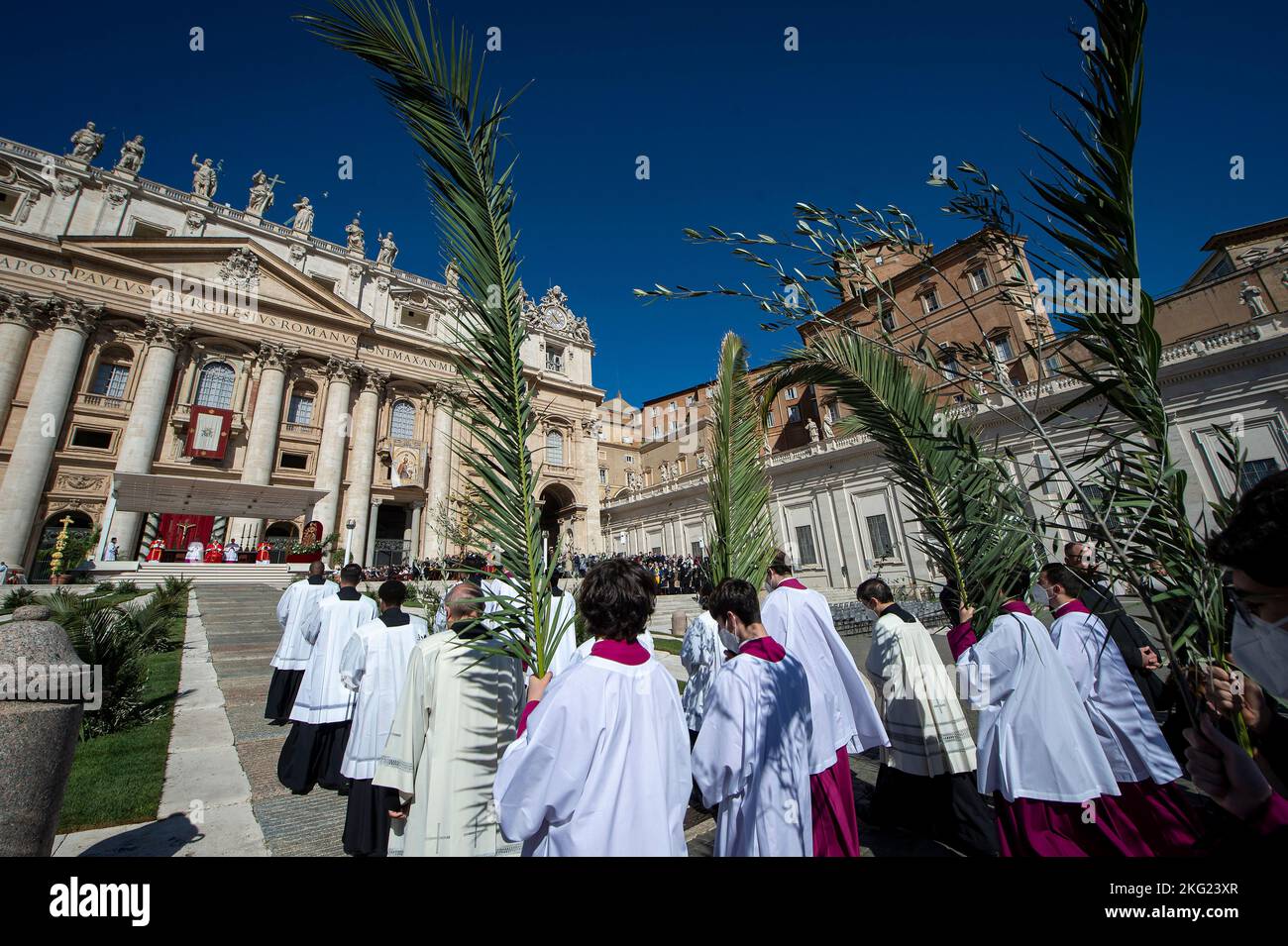 Pope Francis leads the Palm Sunday mass in St. Peter square,Palm Sunday ...