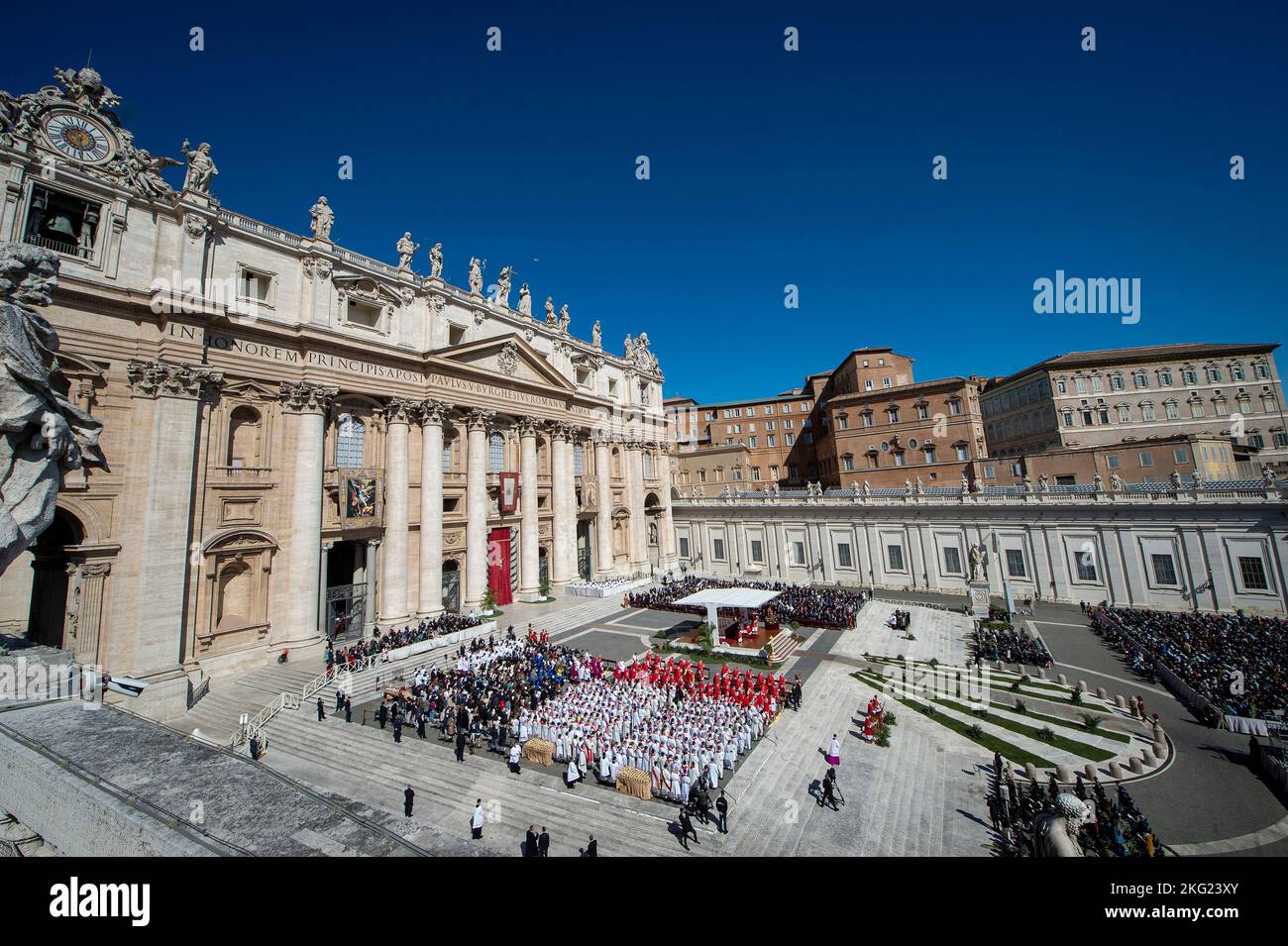 Pope Francis leads the Palm Sunday mass in St. Peter square,Palm Sunday ...