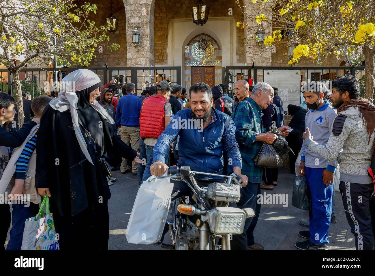 Ramadan food distribution in Emir Assaf mosque, Lebanon Stock Photo - Alamy