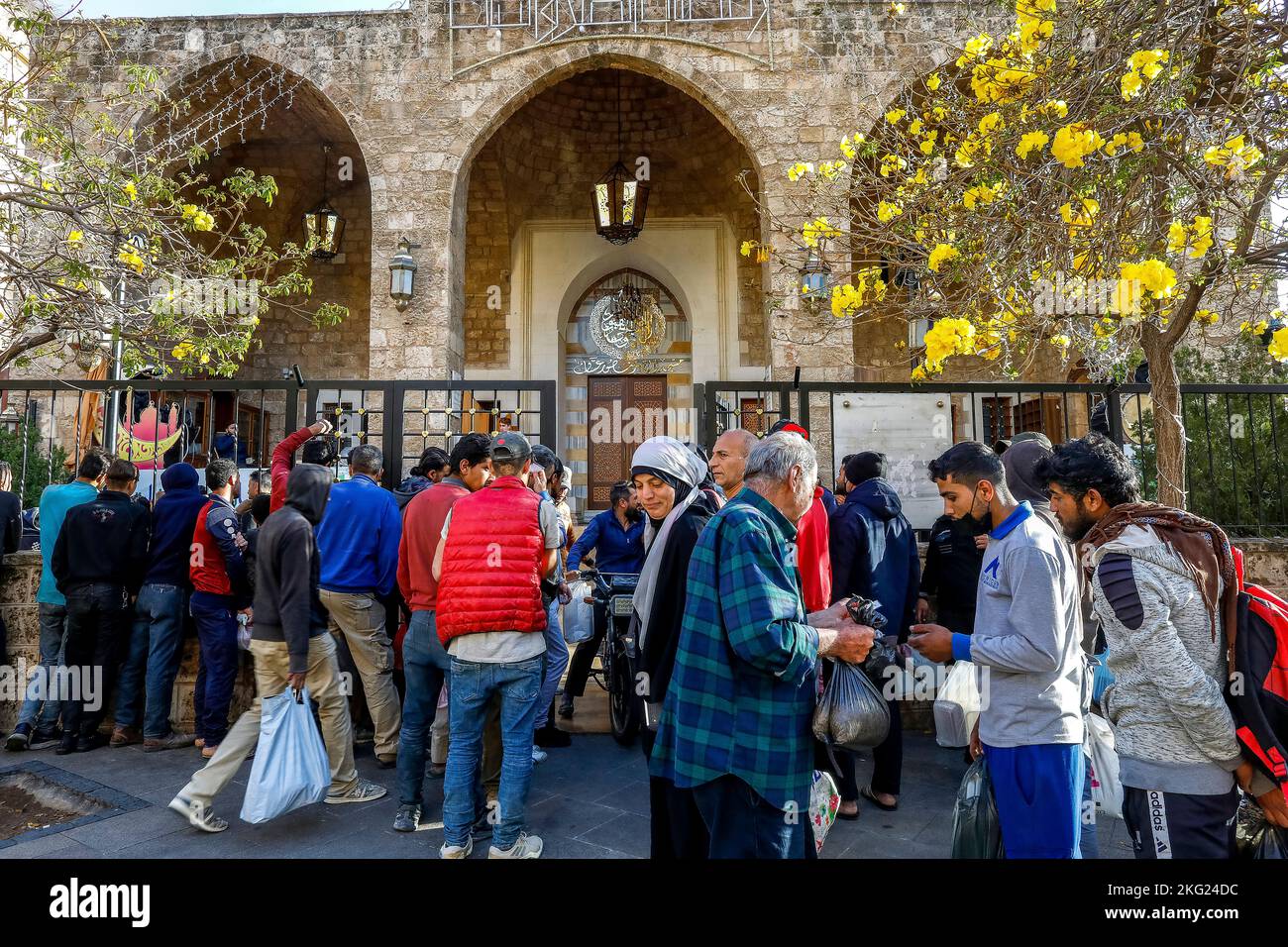 Ramadan food distribution in Emir Assaf mosque, Lebanon Stock Photo - Alamy