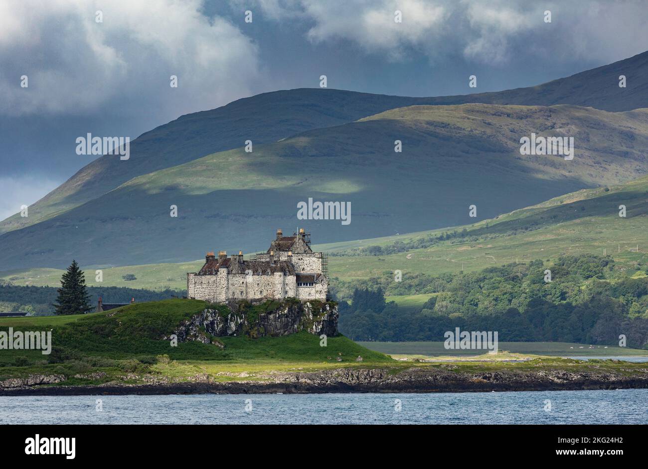 Prominent castle headland hi-res stock photography and images - Alamy