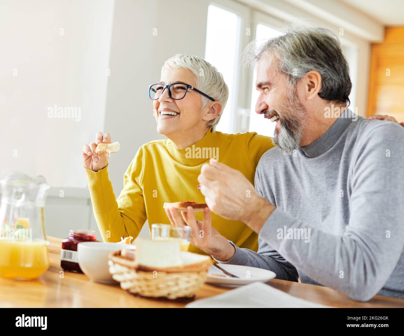 Eating together table hi-res stock photography and images - Alamy