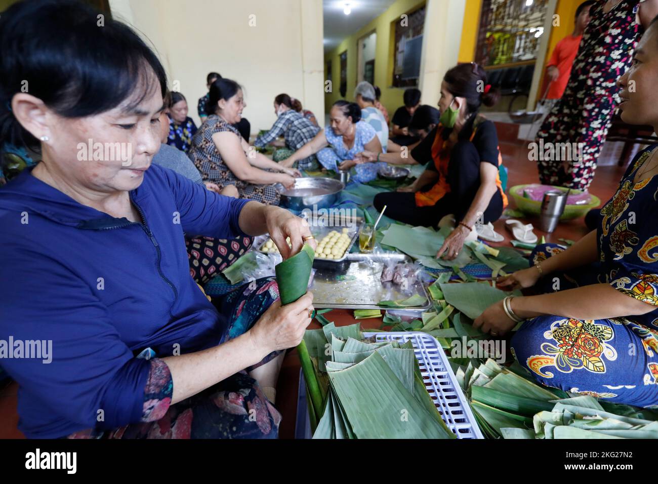 Phuoc Long buddhist temple. Free vegetarian meal in pagoda after ...