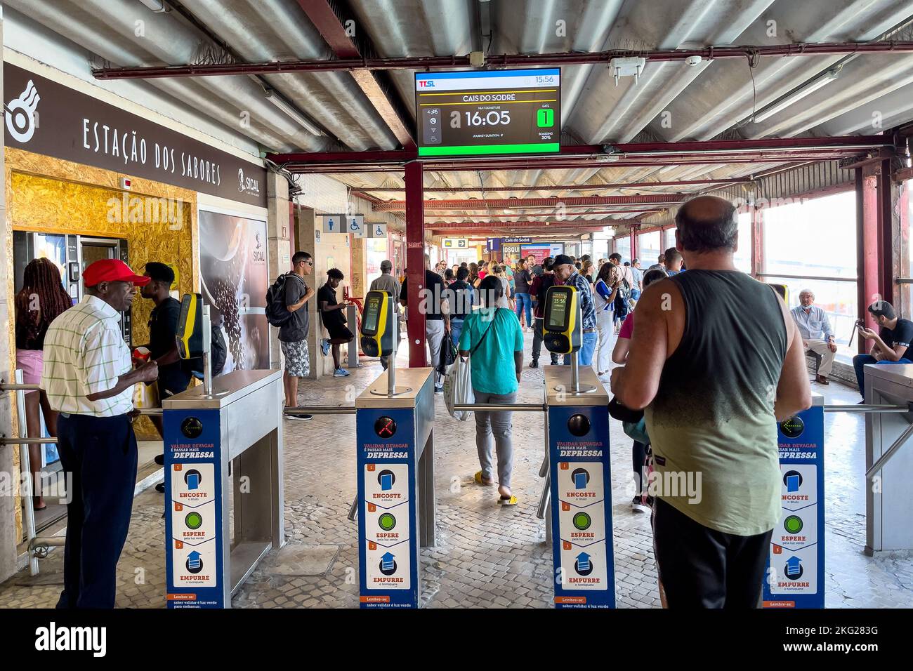 Automatic queue machines hi-res stock photography and images - Alamy